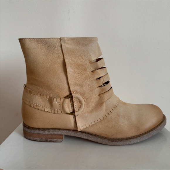 Sundance | Shoes | Sundance Beige Tan Western Ankle Leather Boots Size ...